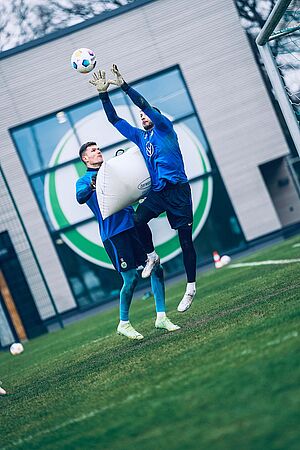 Flankentraining mit den VfL Wolfsburg-Torhütern und Torwarttrainer ...