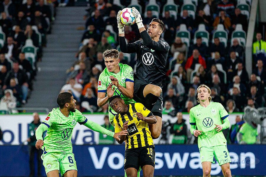 Flankentraining mit den VfL Wolfsburg-Torhütern und Torwarttrainer ...