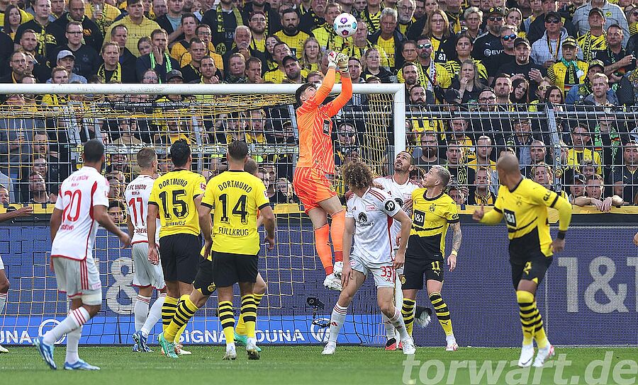 Bundesliga 23/24 - 7. Spieltag - Borussia Dortmund vs Union Berlin - Gregor Kobel und Frederik ...