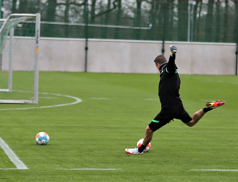 Torwarttrainer Pascal Formann VfL Wolfsburg- Koen Casteels, Pavao ...