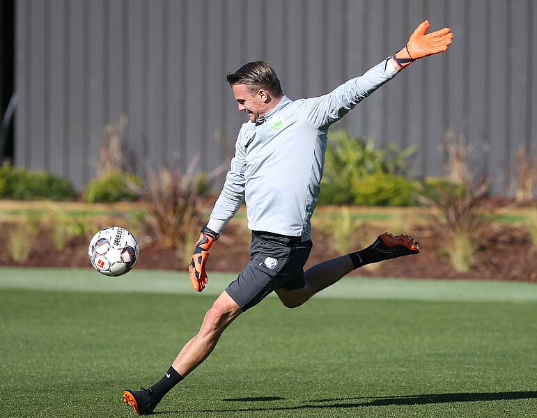 Torwarttrainer Pascal Formann vom VfL Wolfsburg im Interview bei ...