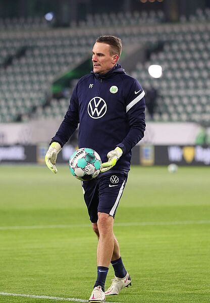 Torwarttrainer Pascal Formann VfL Wolfsburg- Koen Casteels, Pavao ...